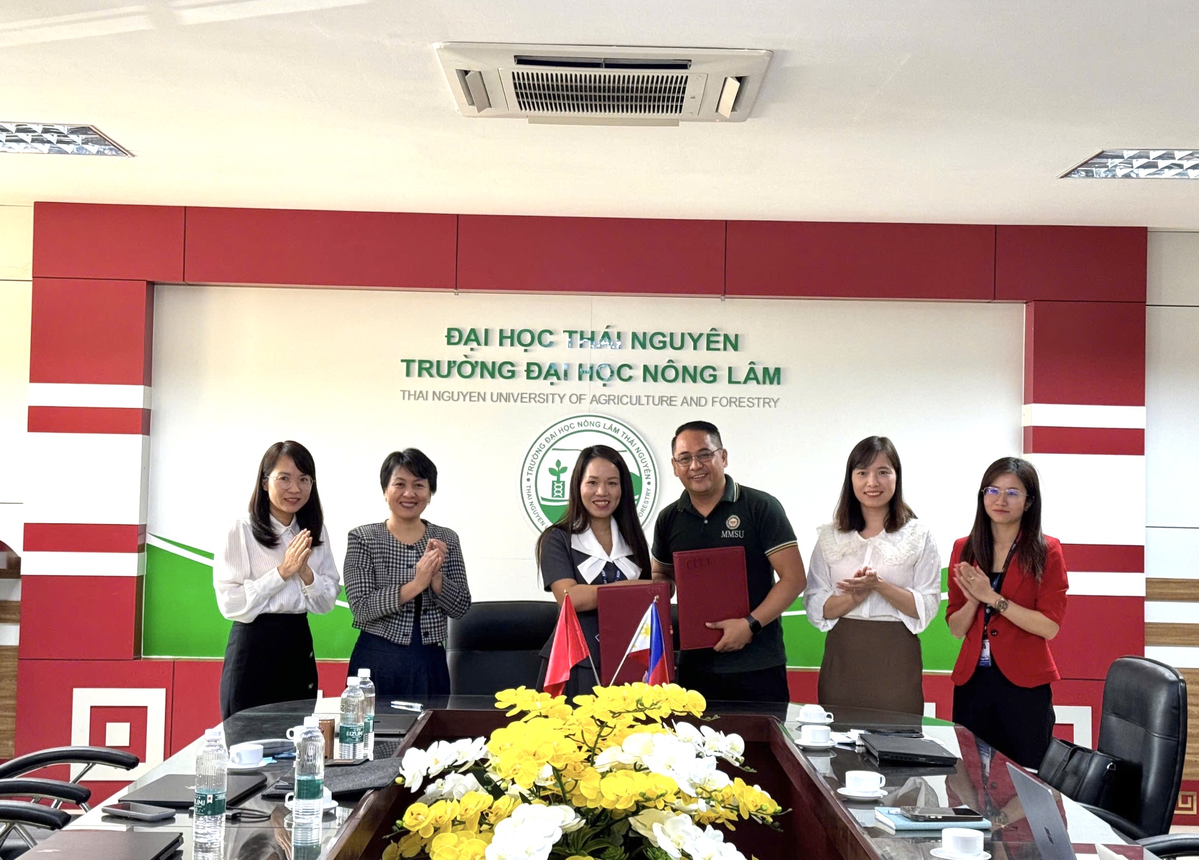 The signing ceremony of the Memorandum of Understanding (MOU) between ...
